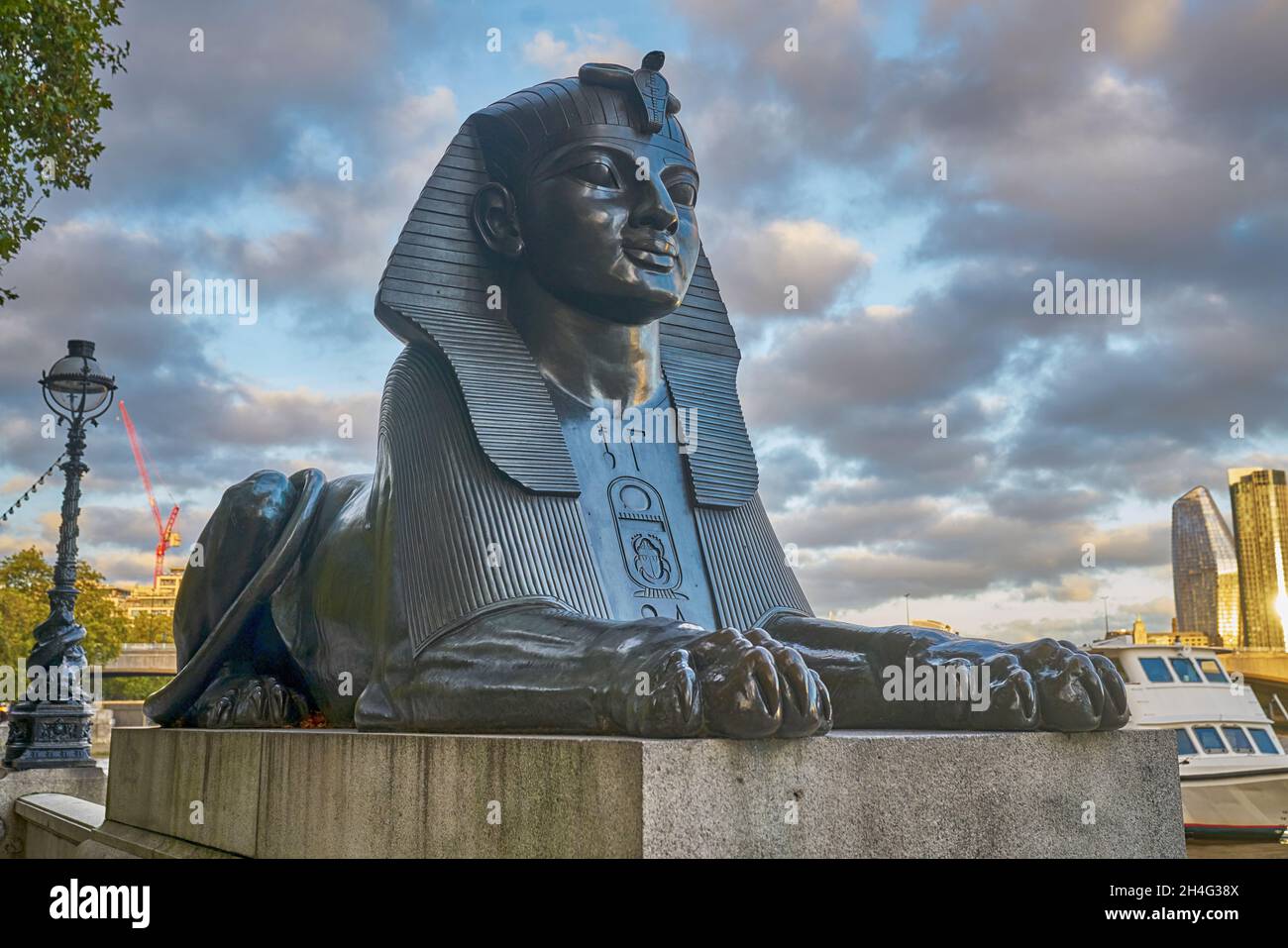 Statue of Sphinx cleopatra;s needle london Stock Photo - Alamy