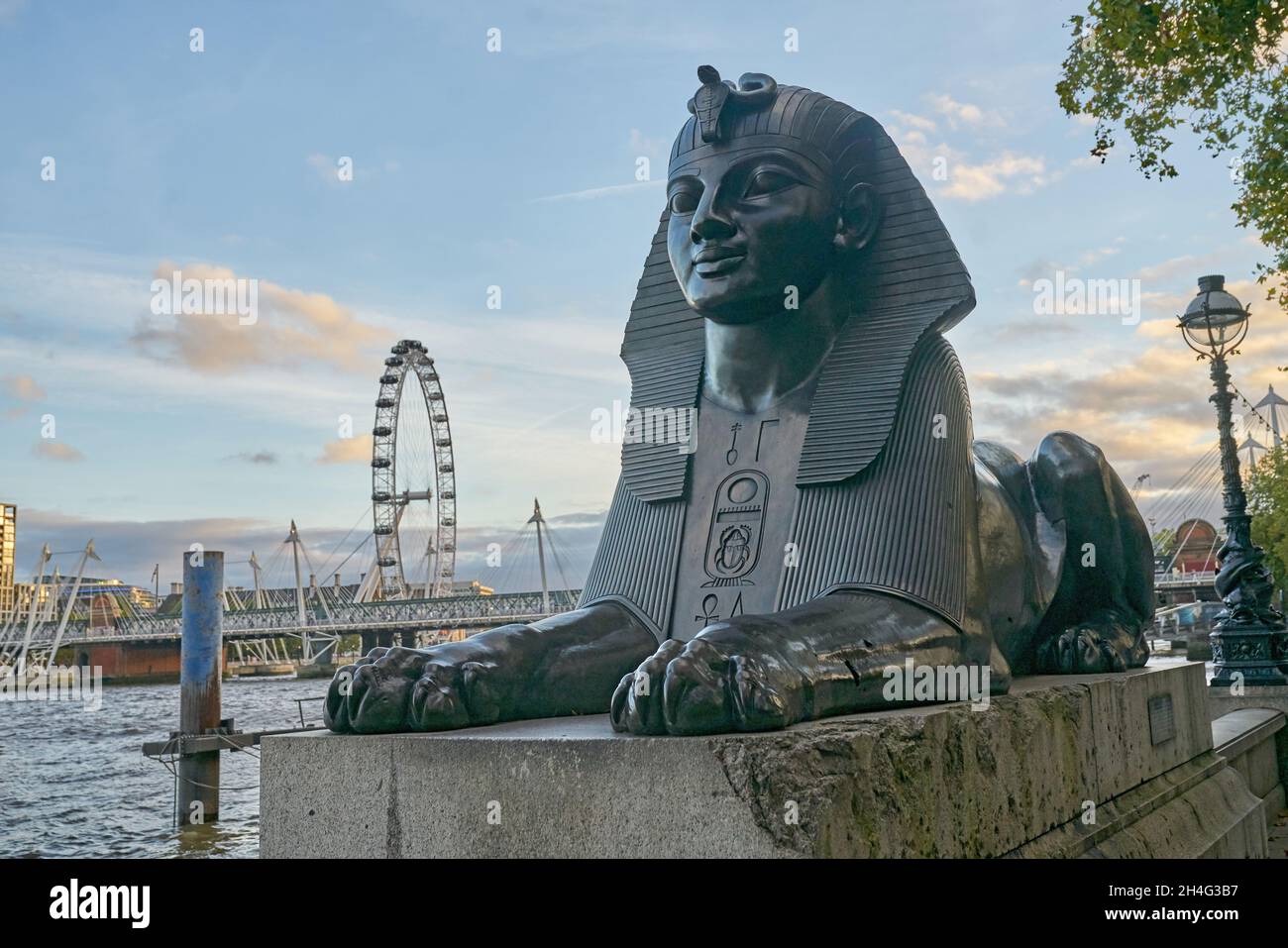 Statue of Sphinx cleopatra;s needle london Stock Photo - Alamy