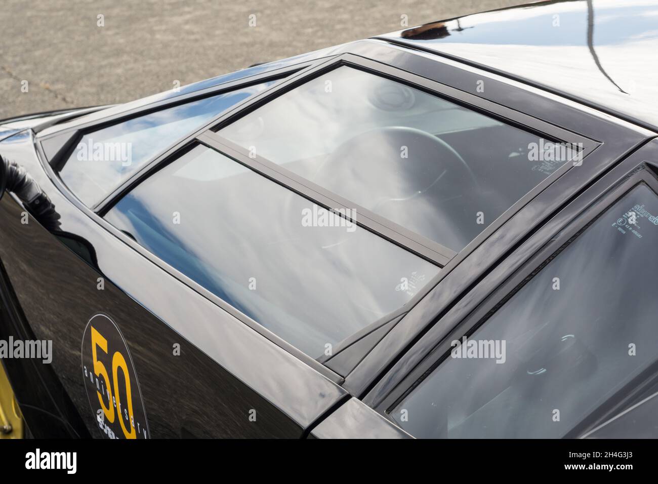 Close up detail of the door glass window on a black Lamborghini ...