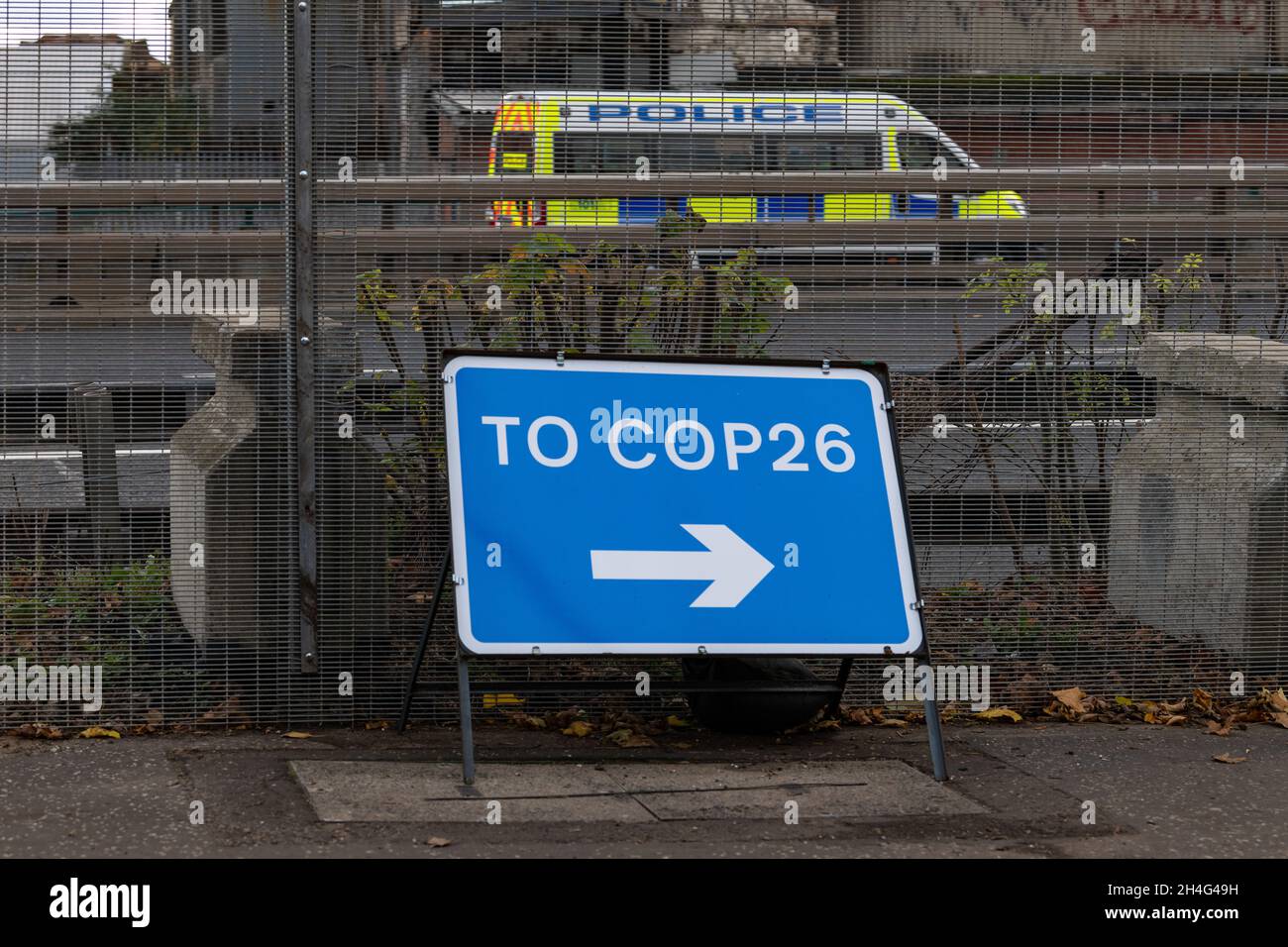Cop26 security fencing clydeside expressway hi-res stock photography ...