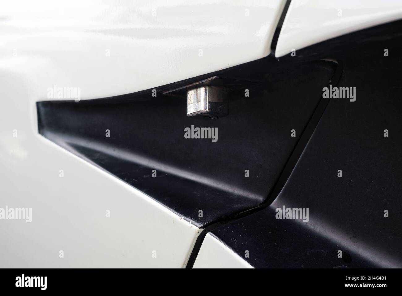 Lamborghini countach lp5000 quattrovalvole hi-res stock photography and ...