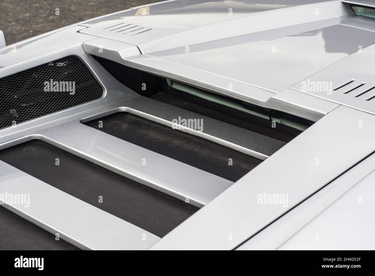 Close up detail of the roof panels on a silver Lamborghini Countach ...