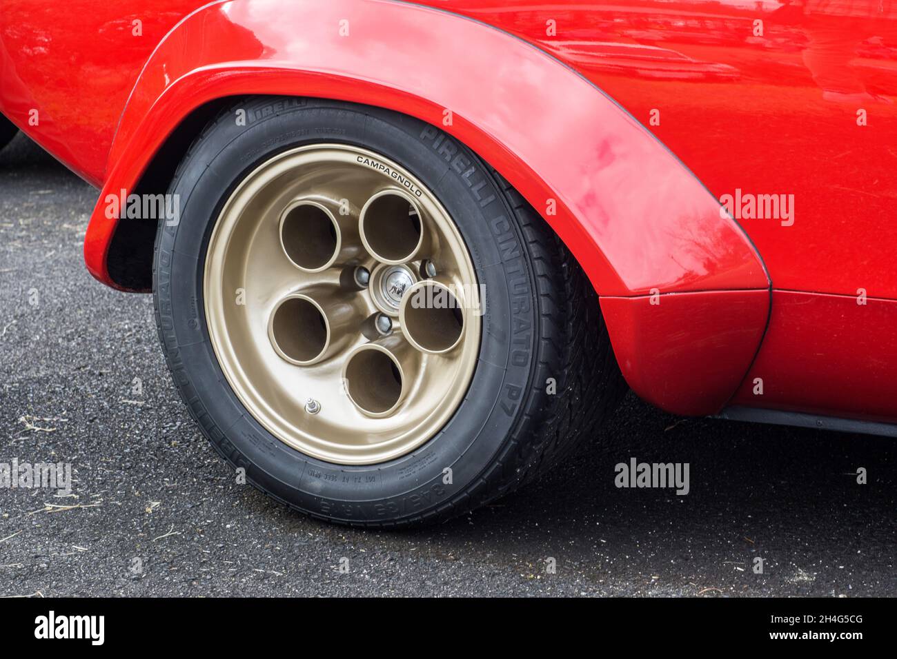Close up detail of a gold Campagnolo Bravo wheel on a red Lamborghini ...