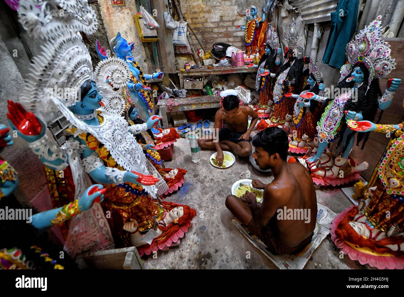 Kolkata, India - 02 Nov 2021, Artists seen having lunch surrounded by ...