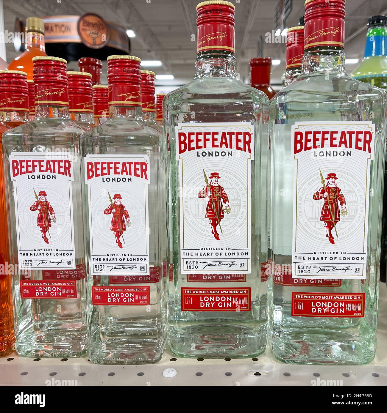 Shop sign london beefeater hi-res stock photography and images - Alamy