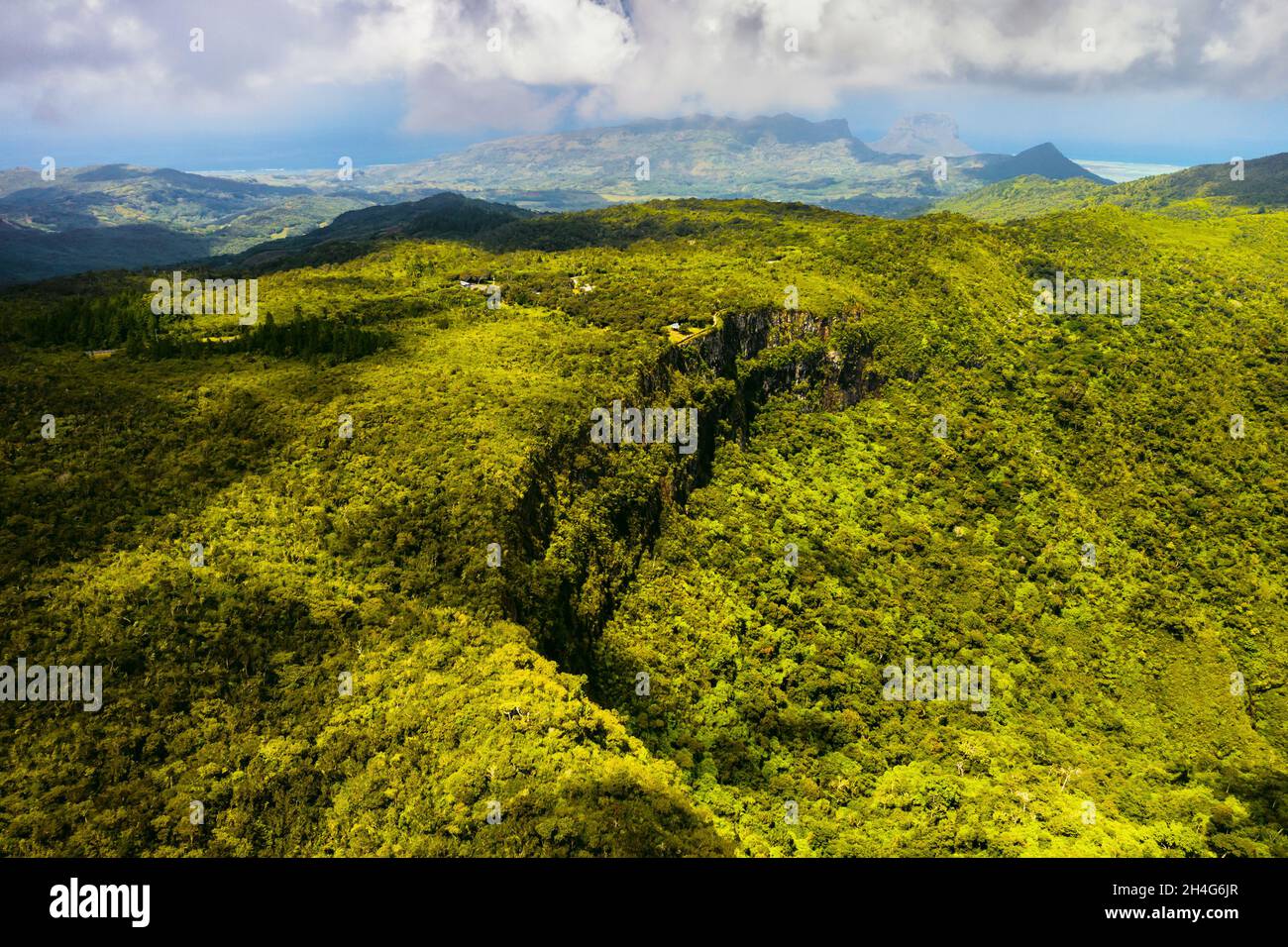 Bird's-eye view of the mountains and fields of the island of Mauritius ...