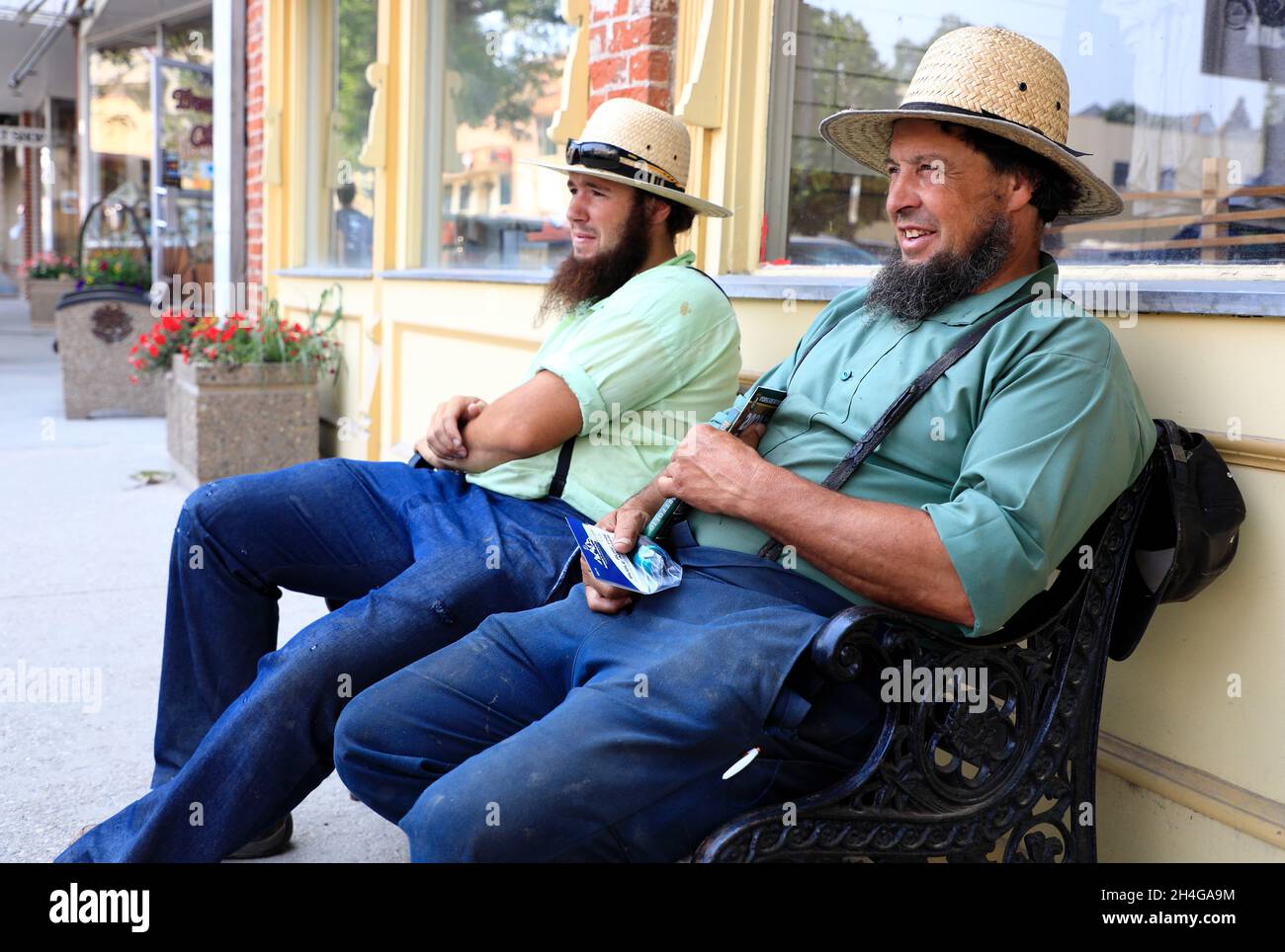 Amish people dress hi-res stock photography and images - Alamy