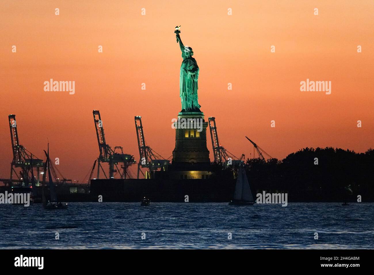 The beautiful and iconic Statue of Liberty welcomes people from across ...