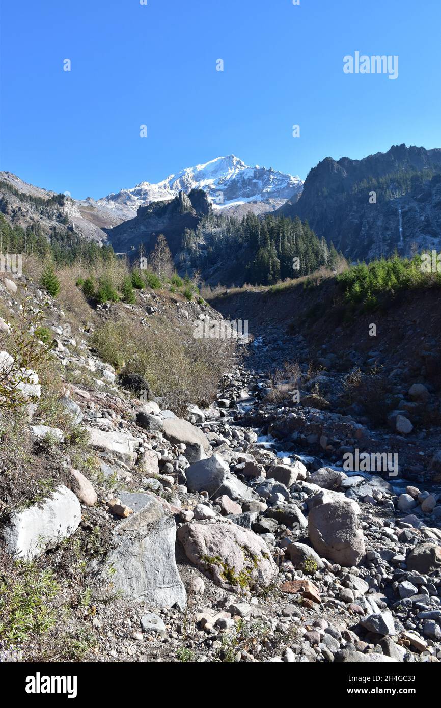 Spectacular views on a clear October day on the McNeil Point Trail in ...