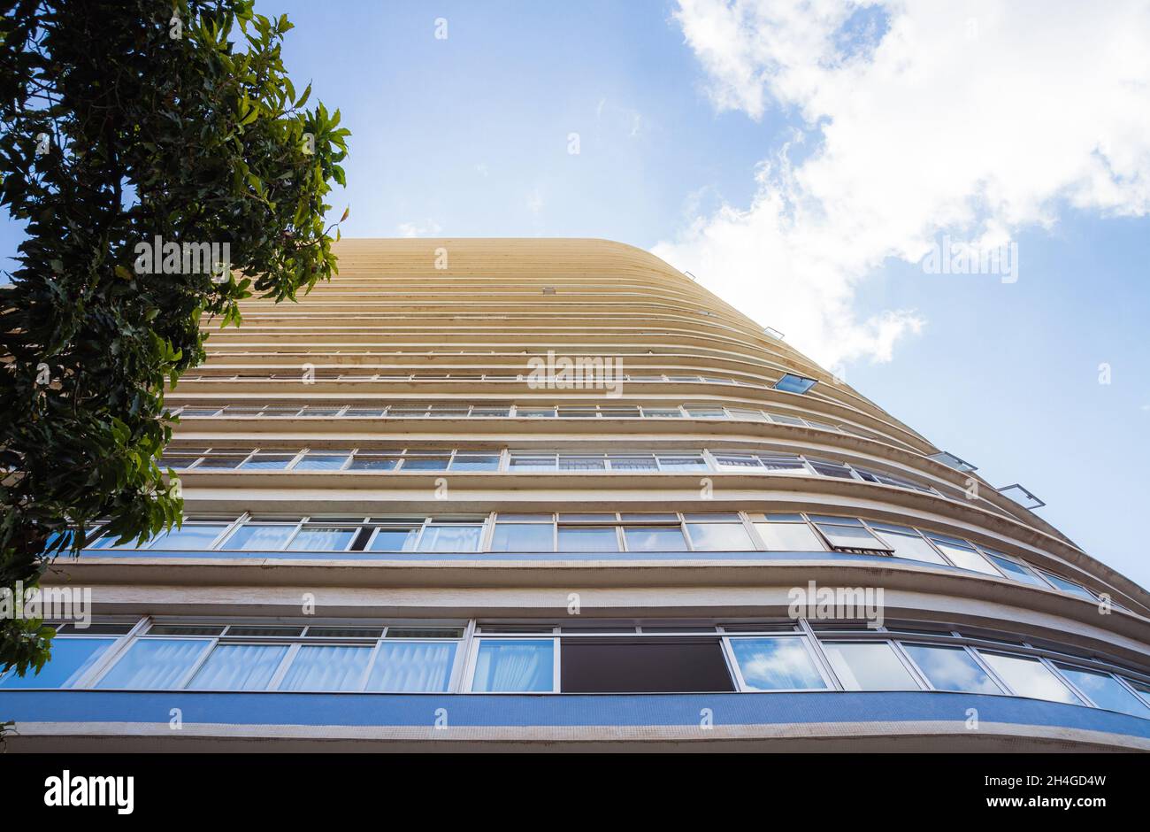Edificio pilar hi-res stock photography and images - Alamy