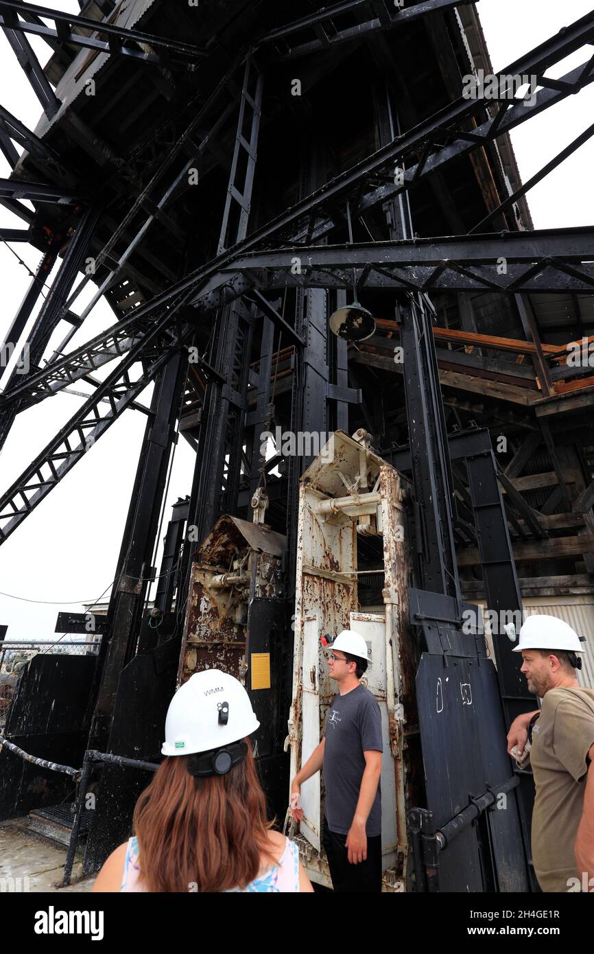 Mine shaft elevator hi-res stock photography and images - Alamy