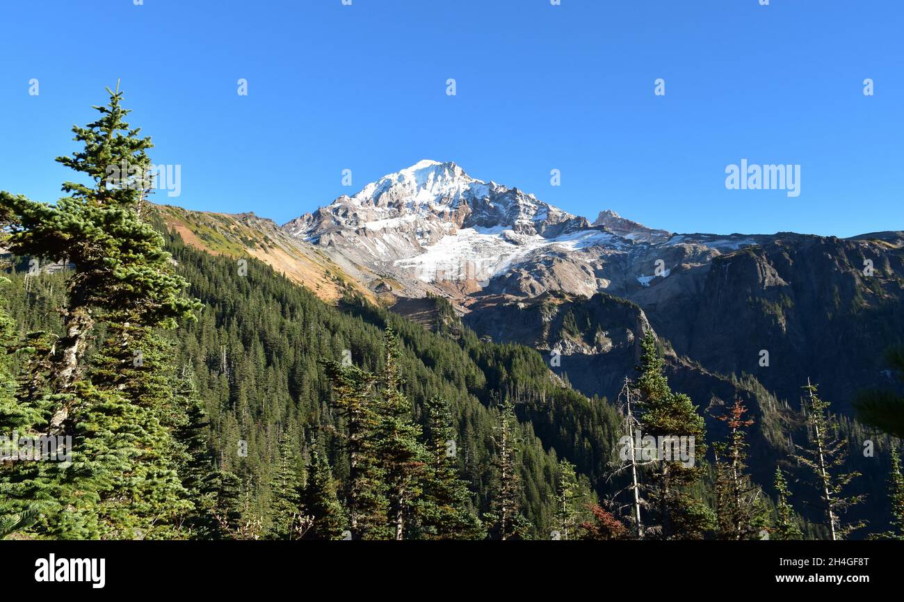 Spectacular views on a clear October day on the McNeil Point Trail in ...