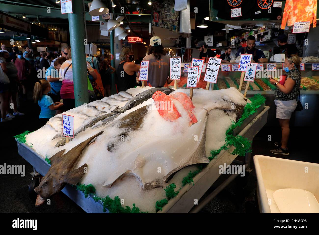 Shoppers in seattle public market center hi-res stock photography and ...