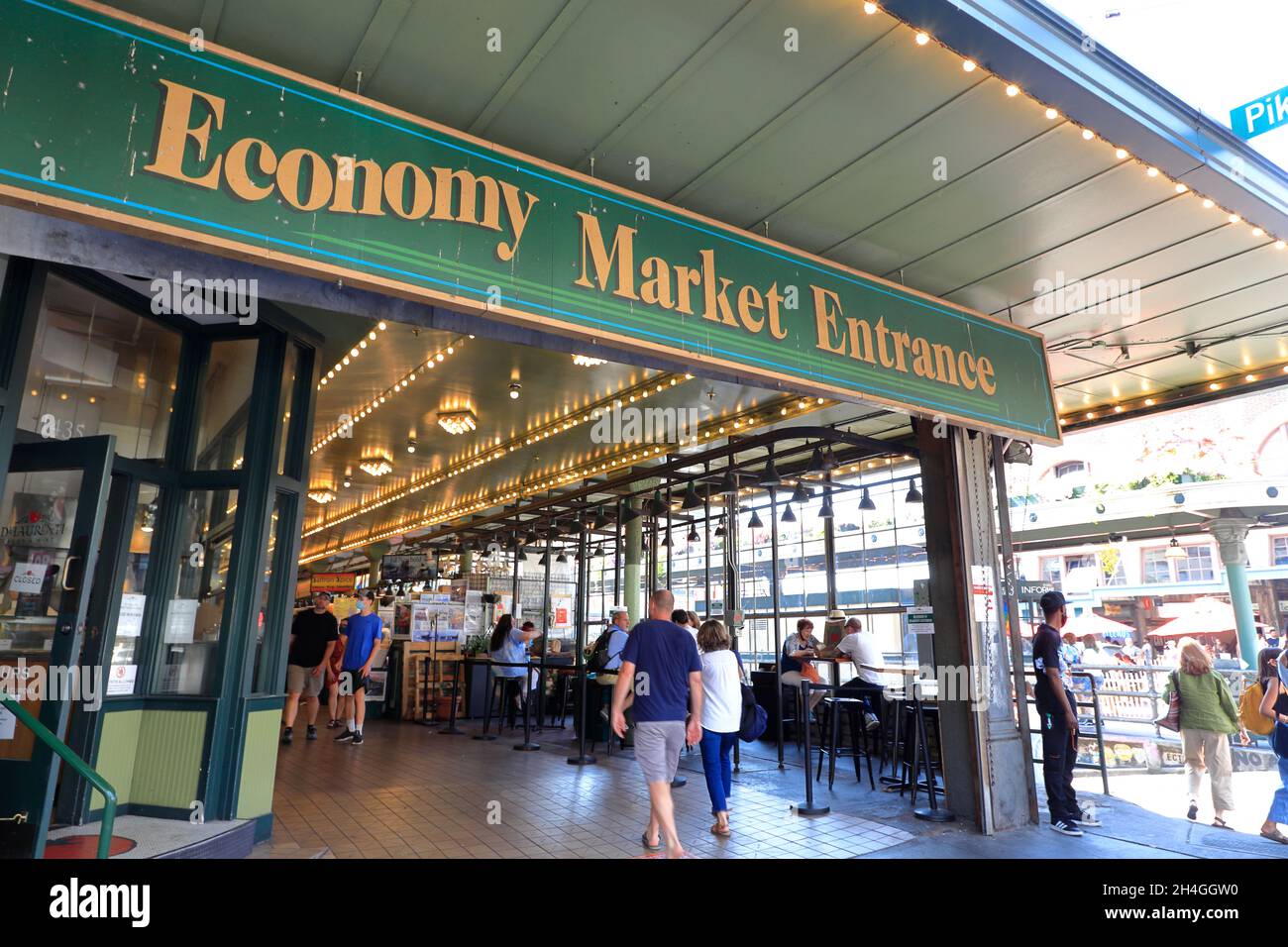 Economy market atrium hi-res stock photography and images - Alamy