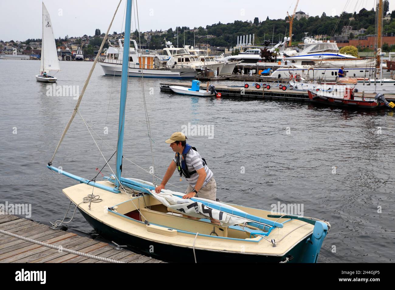 Pushing boats hi-res stock photography and images - Alamy