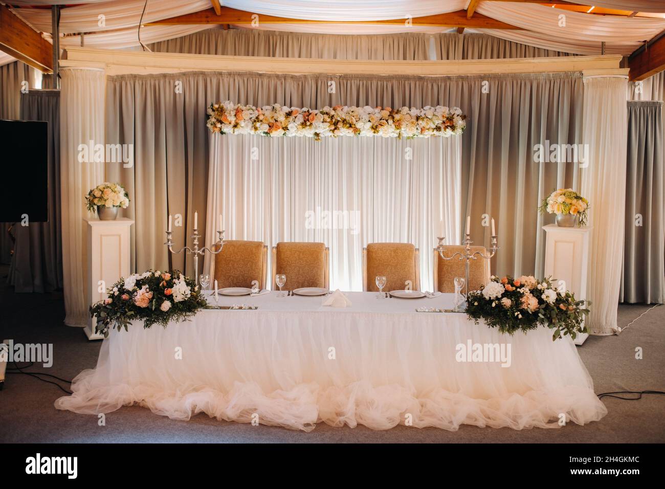 Candlelight table castle hi-res stock photography and images - Alamy