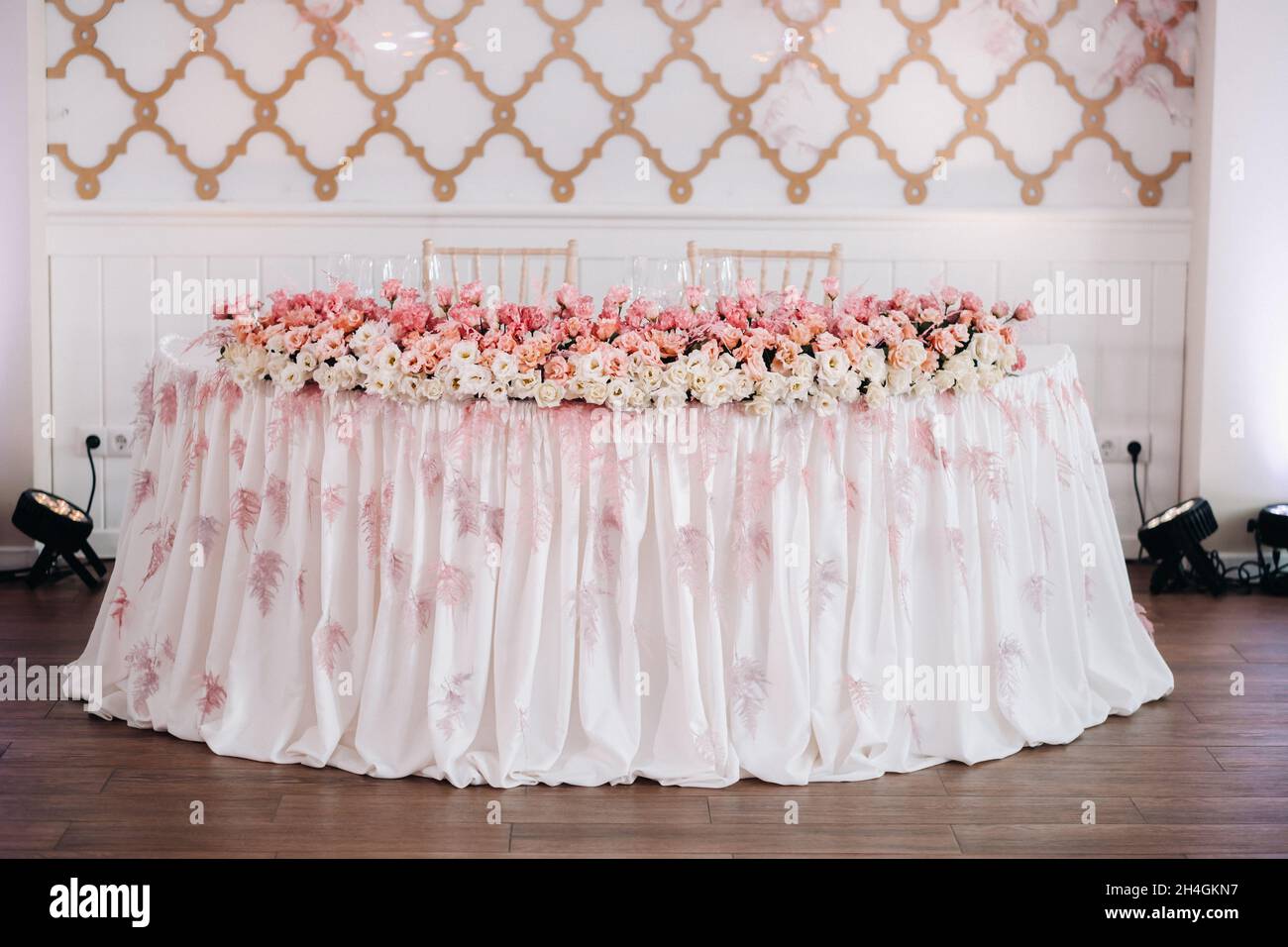 Candlelight table castle hi-res stock photography and images - Alamy