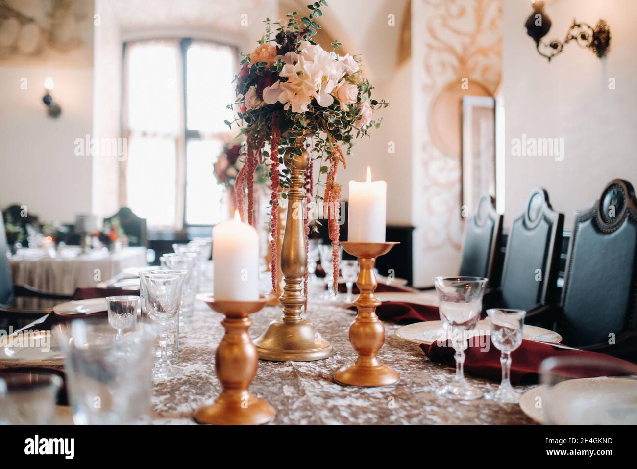 Candlelight table castle hi-res stock photography and images - Alamy