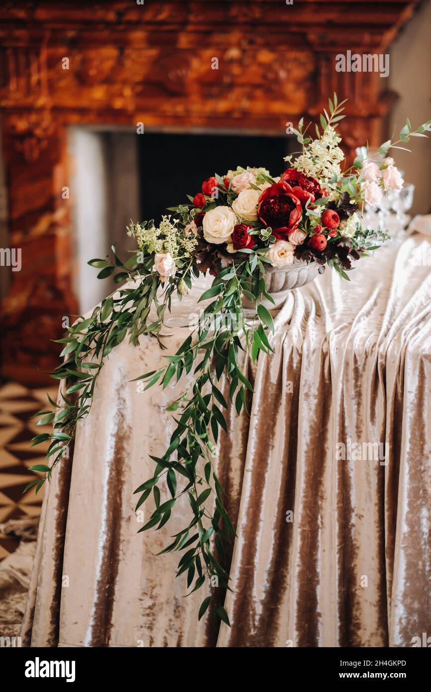 Candlelight table castle hi-res stock photography and images - Alamy