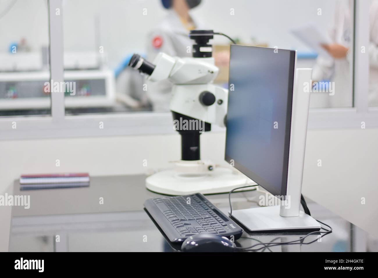 Microbiology lab computer screen hi-res stock photography and images ...