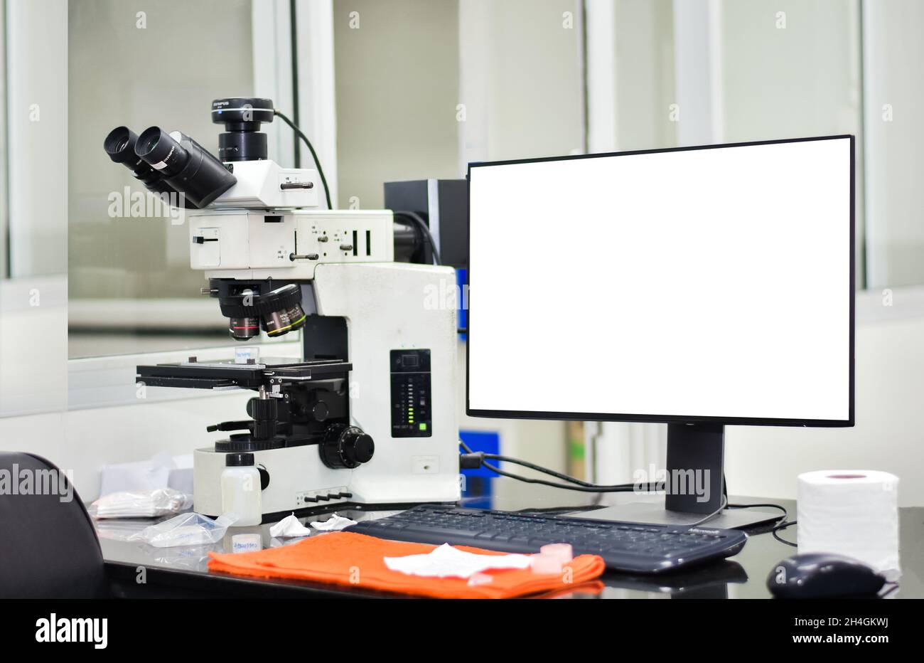Microbiology lab computer screen hi-res stock photography and images ...