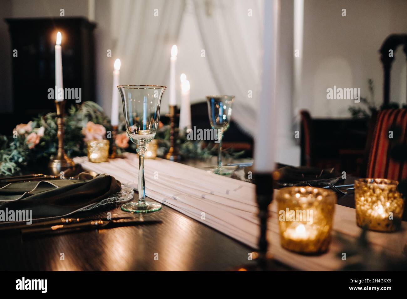 Candlelight table castle hi-res stock photography and images - Alamy