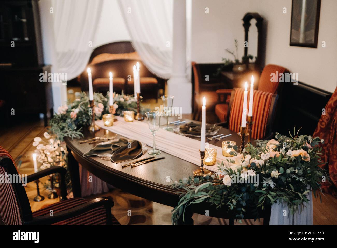 Candlelight table castle hi-res stock photography and images - Alamy