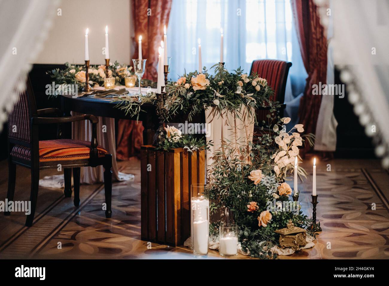 Candlelight table castle hi-res stock photography and images - Alamy