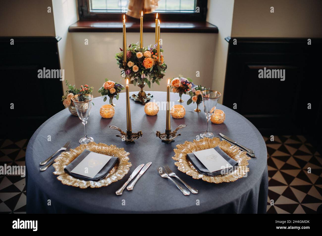 Candlelight table castle hi-res stock photography and images - Alamy
