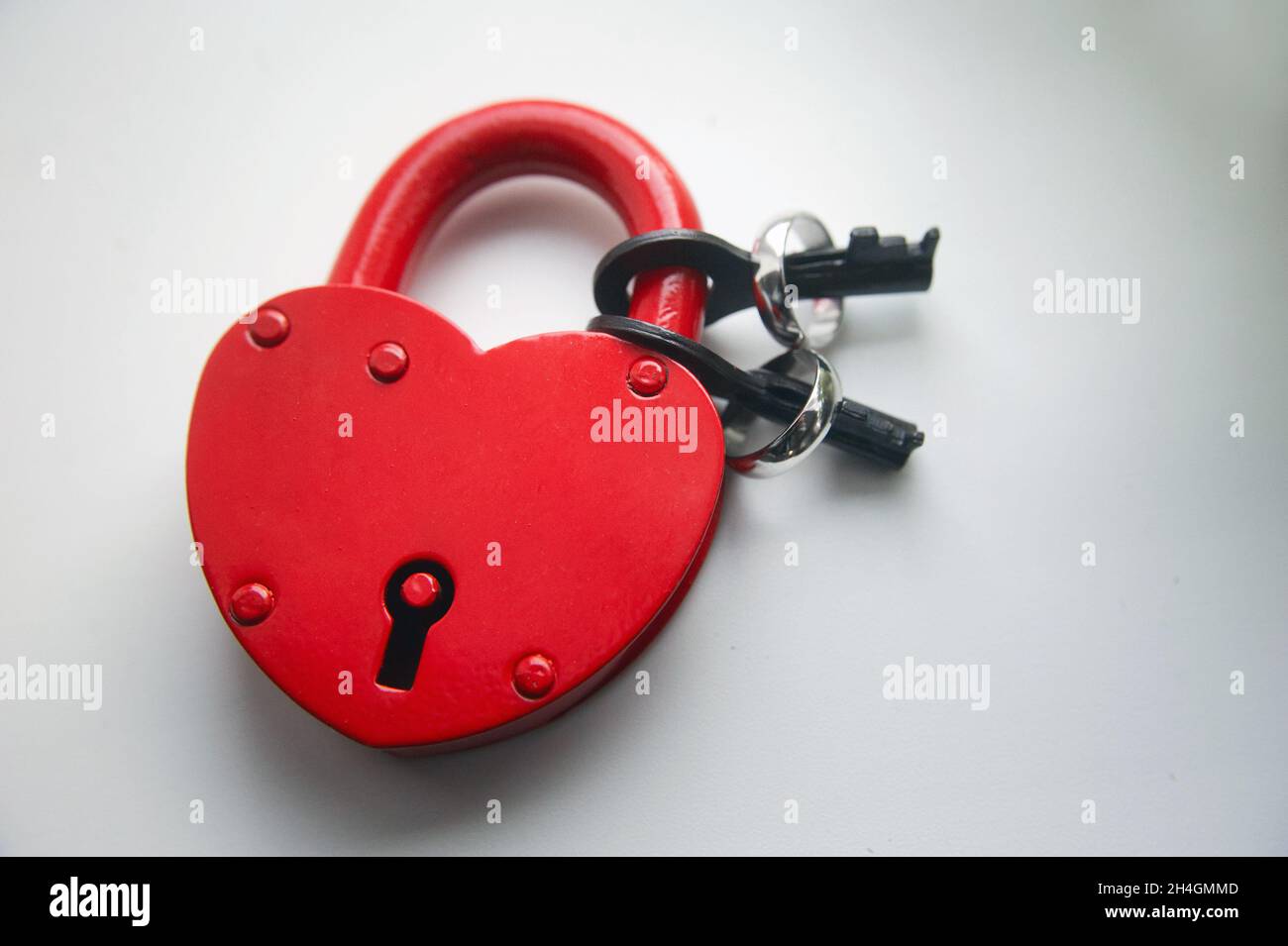 Red lock with keys and two wedding rings on a white background Stock ...
