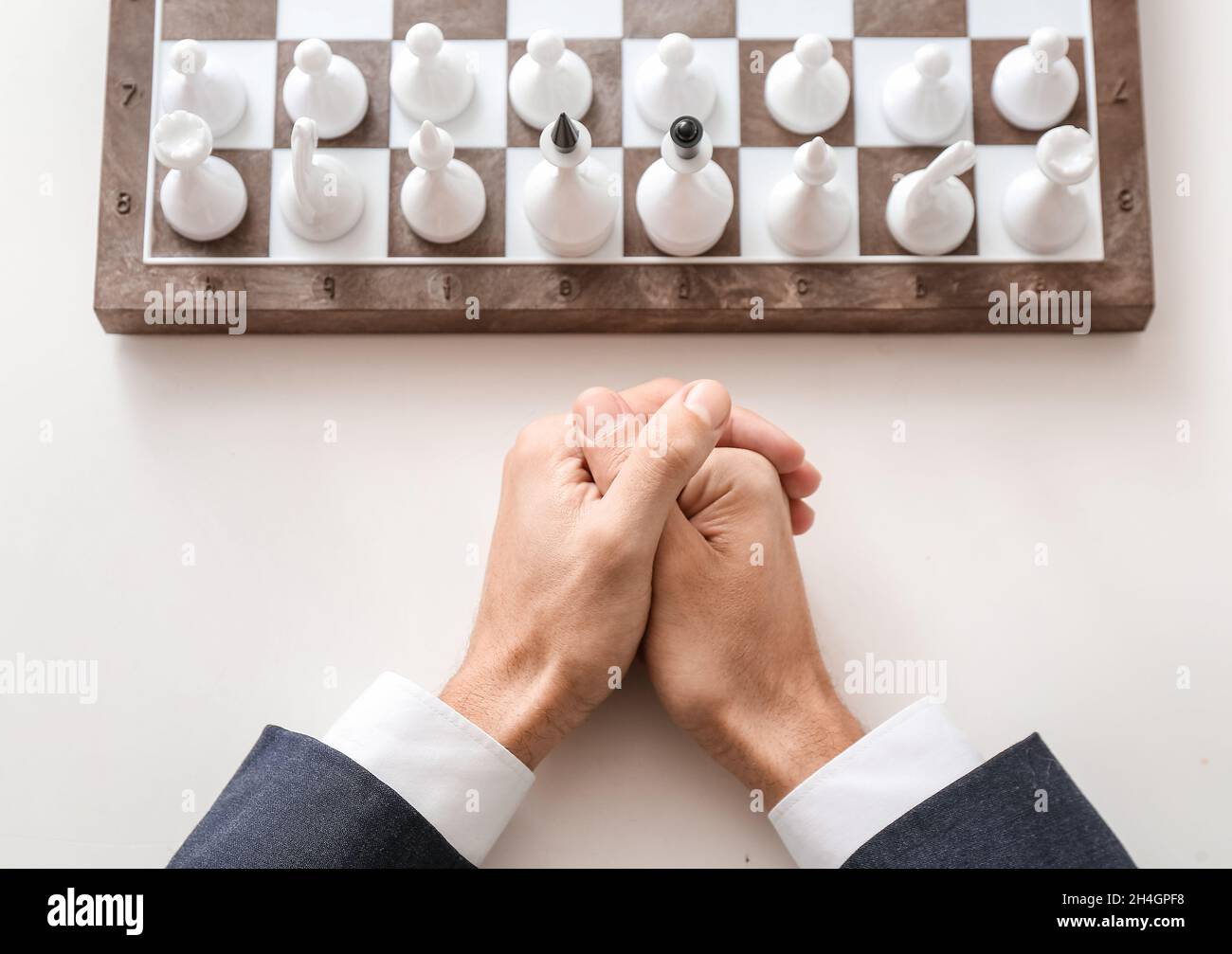 Man with target on chess hi-res stock photography and images - Alamy