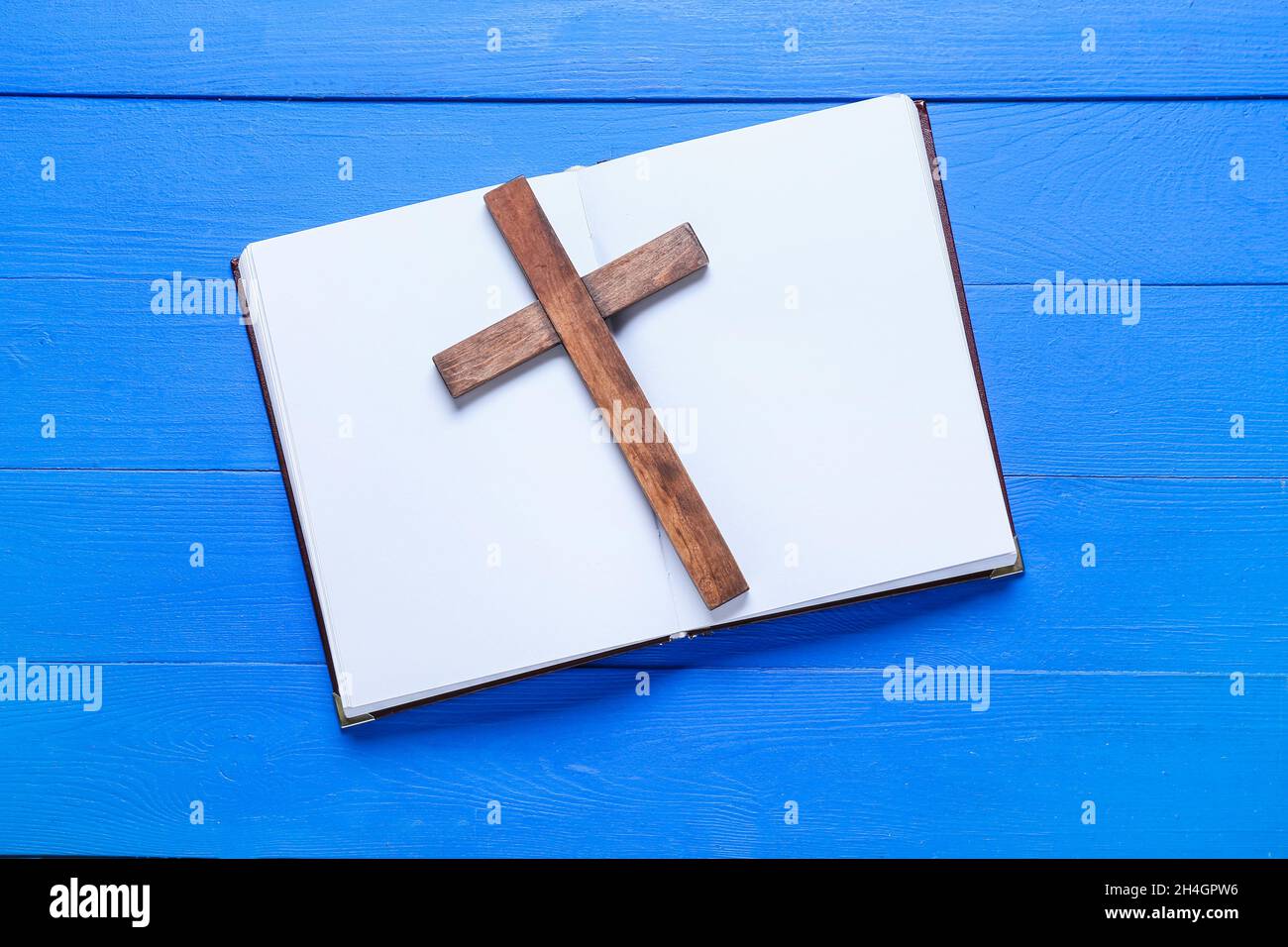 Open bible cross on top hi-res stock photography and images - Alamy