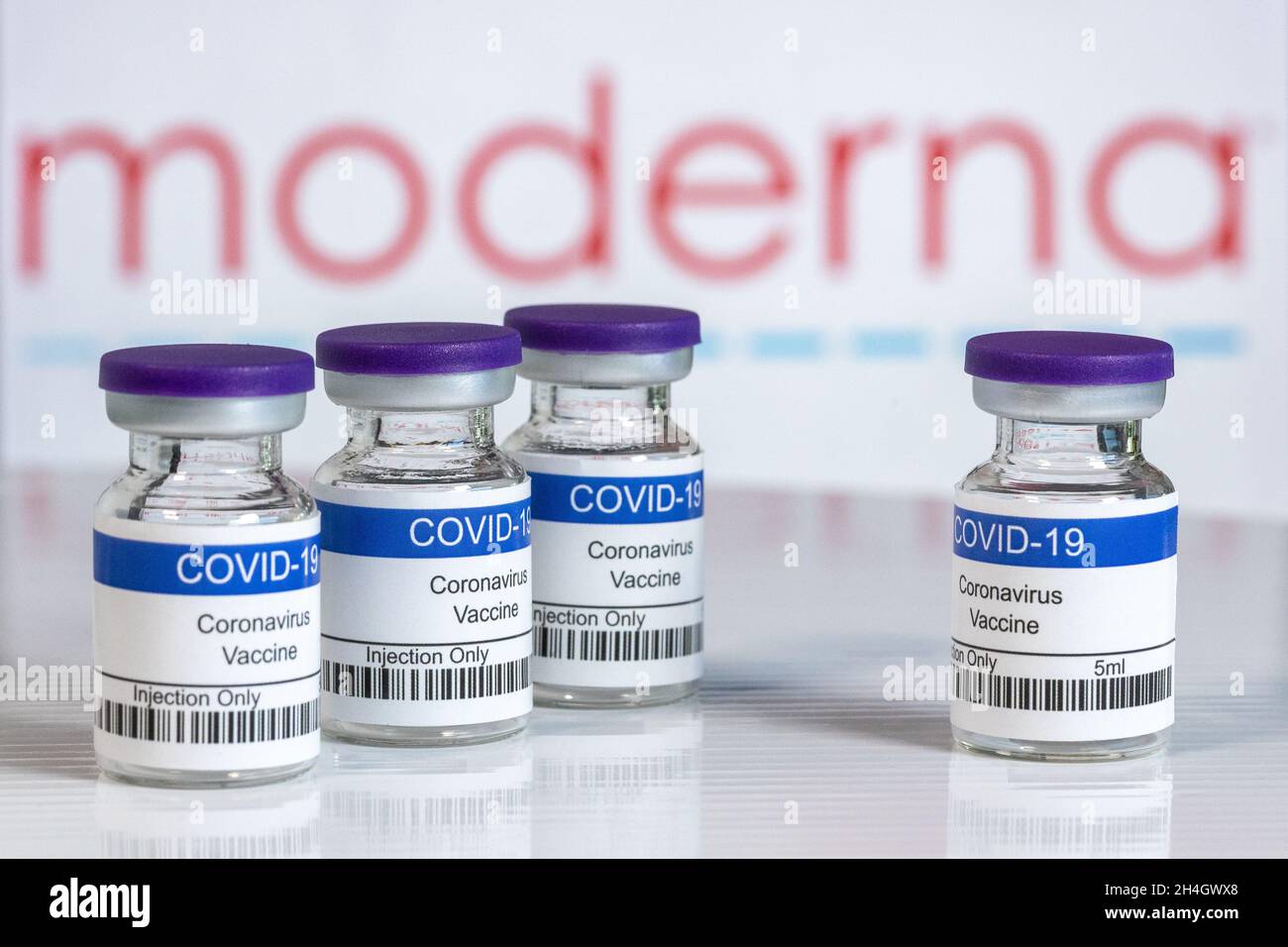 Moderna logo vials hi-res stock photography and images - Alamy