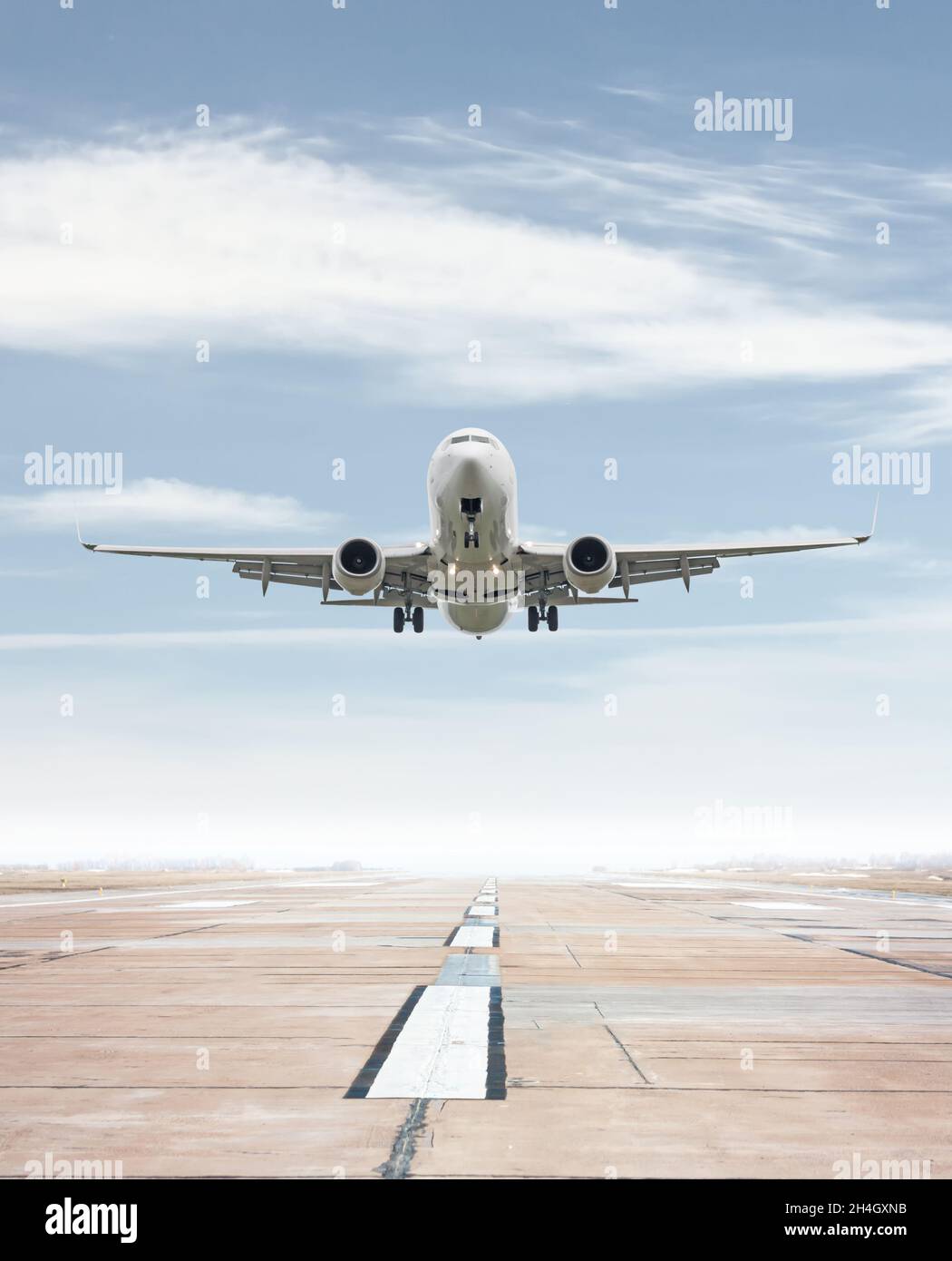 Airliner take off hi-res stock photography and images - Alamy
