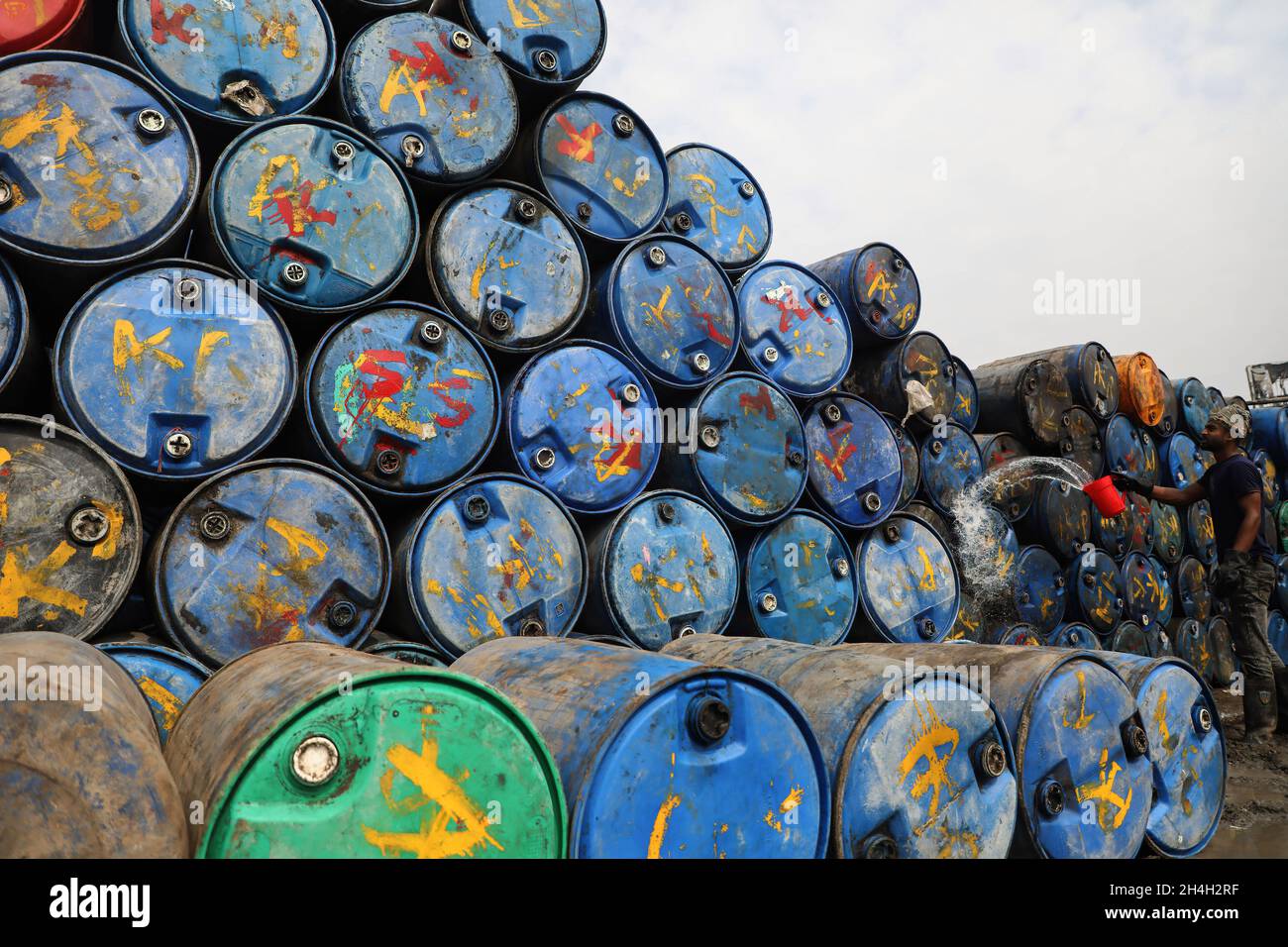 Dhaka, Bangladesh. 02nd Nov, 2021. A worker seen washing empty oil ...