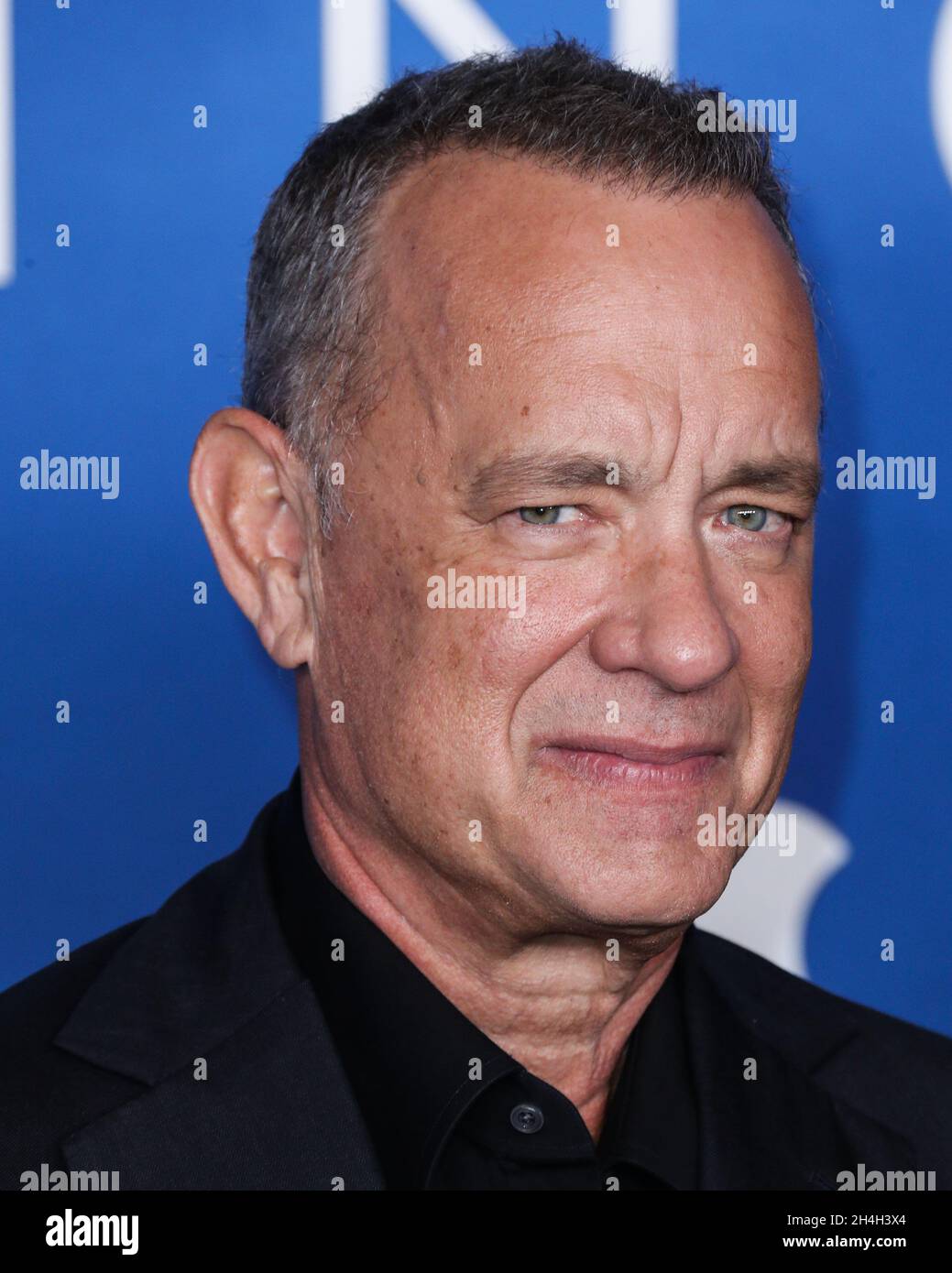 Tom hanks in finch hi-res stock photography and images - Alamy
