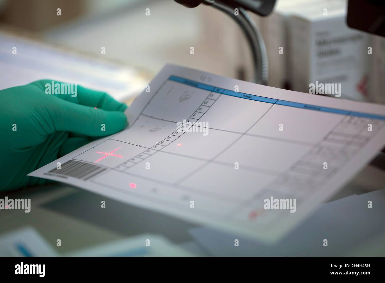 Laboratory protocol hi-res stock photography and images - Alamy