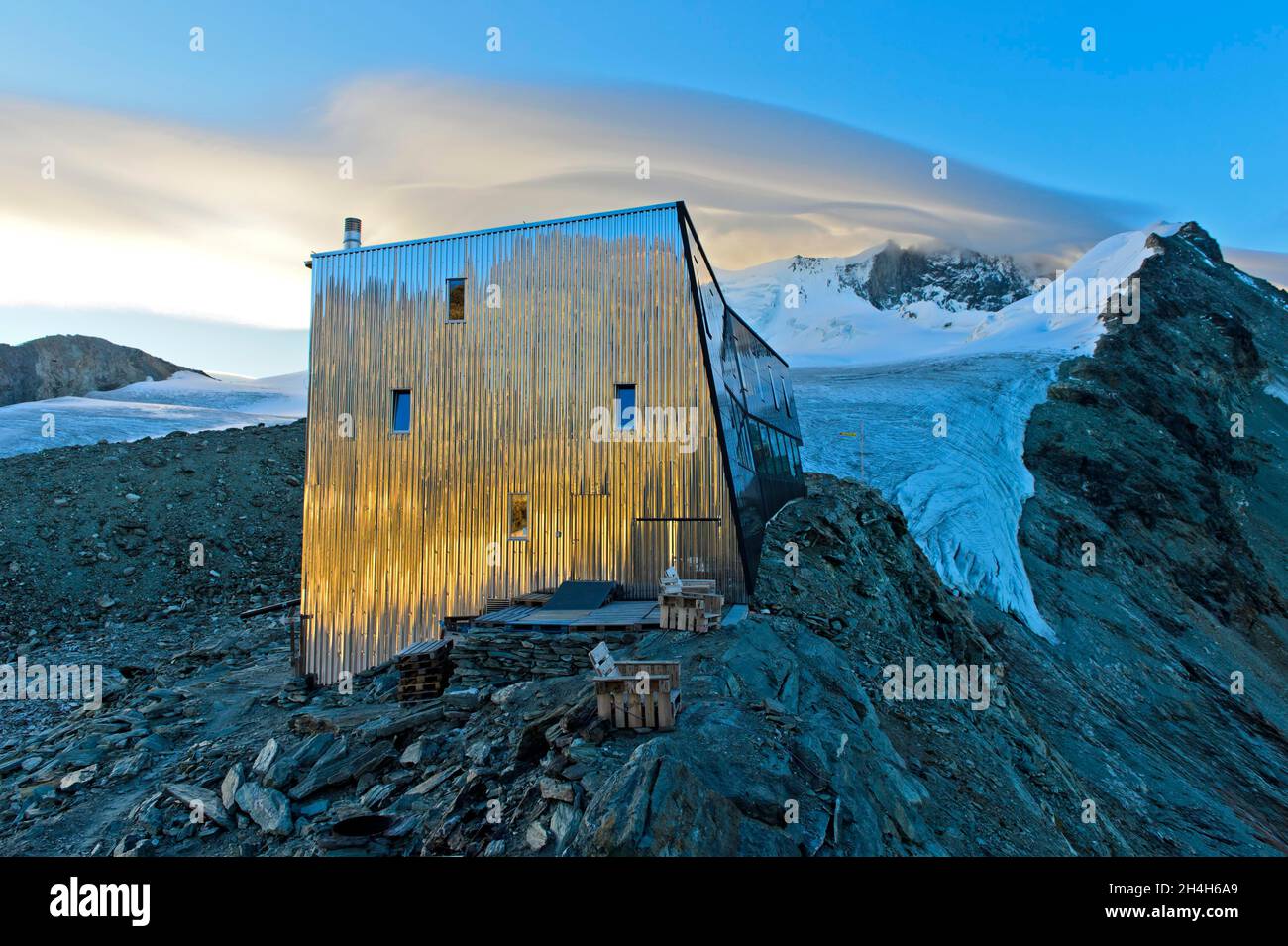 Sunset at the Cabane de Tracuit mountain hut, Zinal, Val d'Anniviers ...