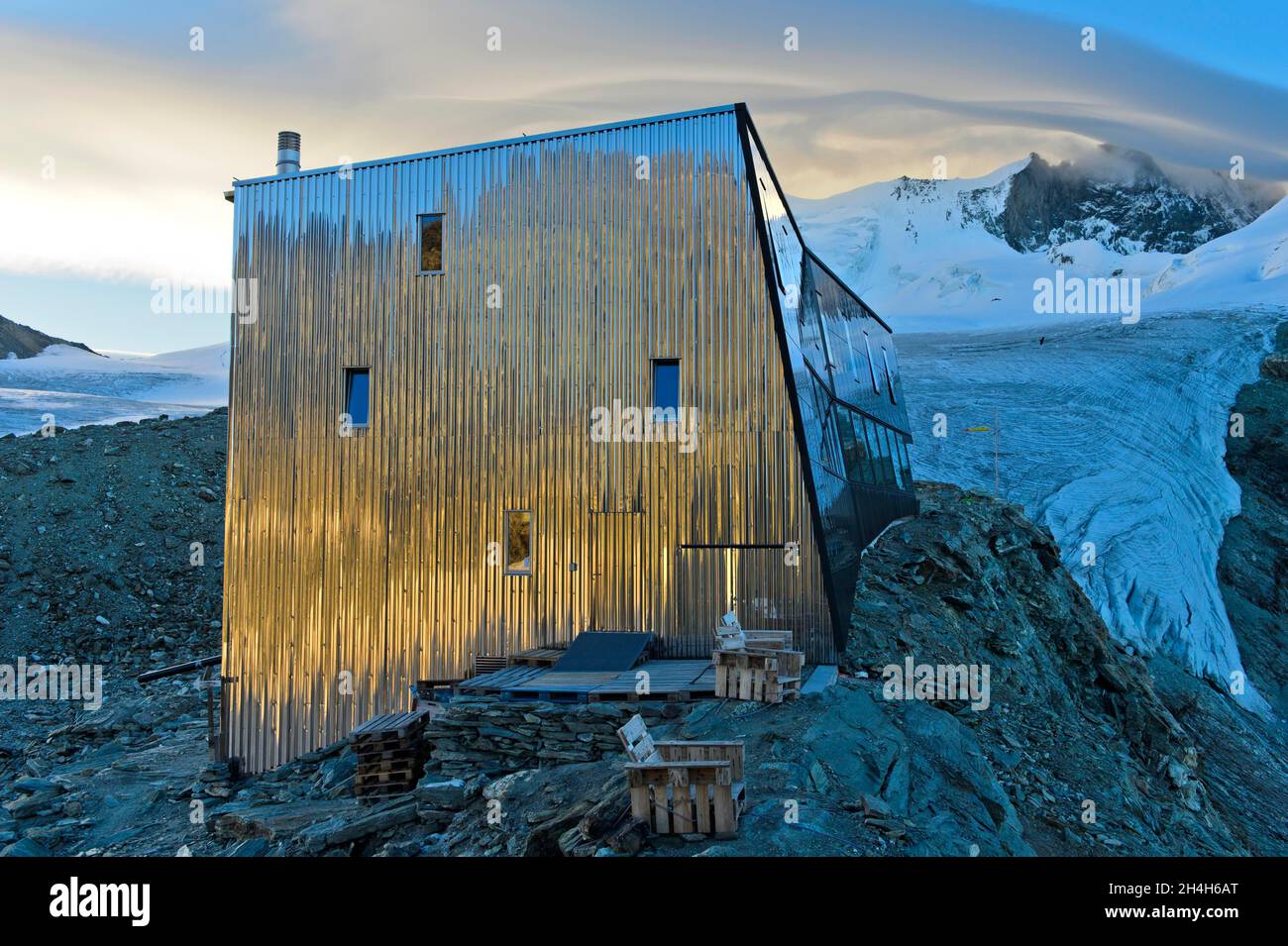 Cabane de tracuit mountain hut hi-res stock photography and images - Alamy
