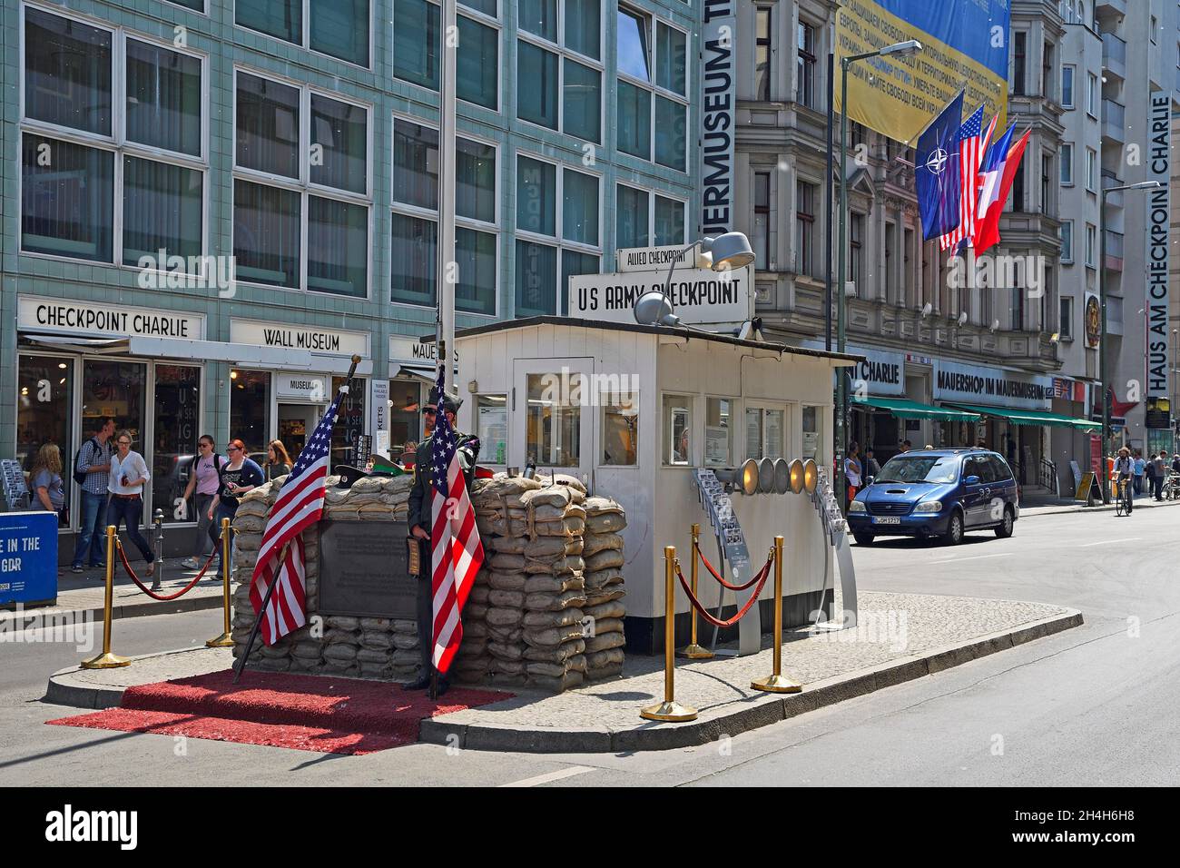 Berlin border hi-res stock photography and images - Alamy