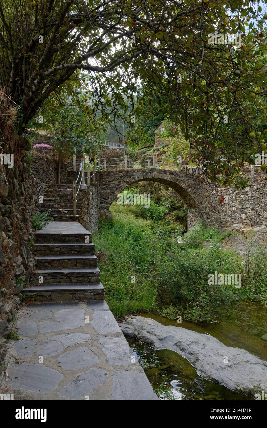 Bridge in slate village Piadao, Serra da Estrela, region Centro ...