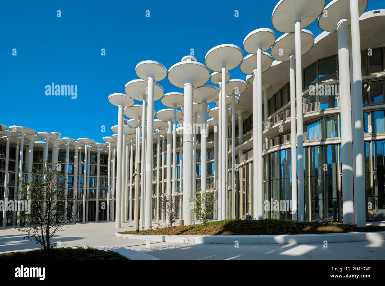 SAB-Forum, new building Saechsische Aufbaubank with pillar garden ...