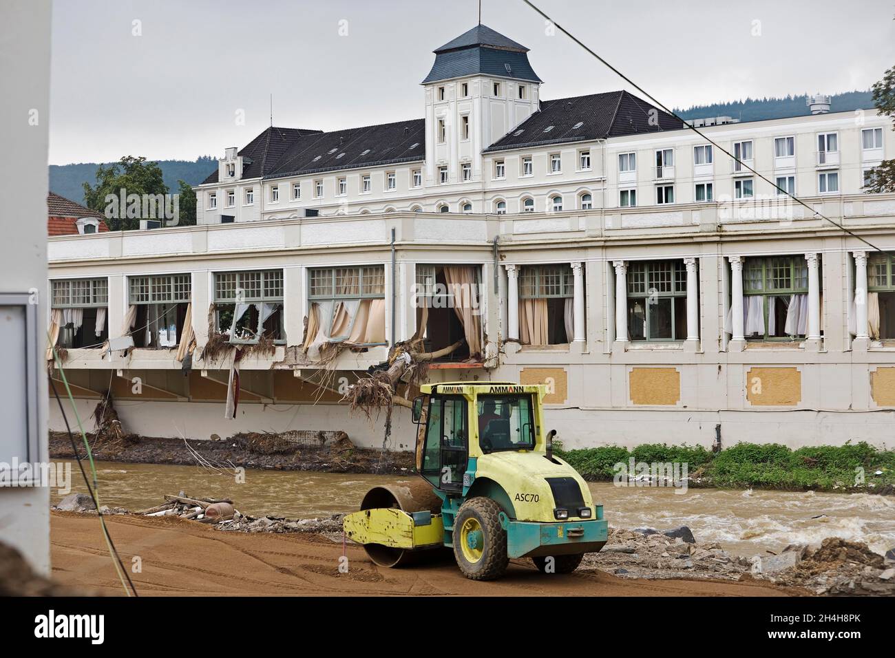 Flood disaster 2021, clean-up work at the spa hotel directly on the ... Flood disaster 2021, clean-up work at the spa hotel directly on the ...