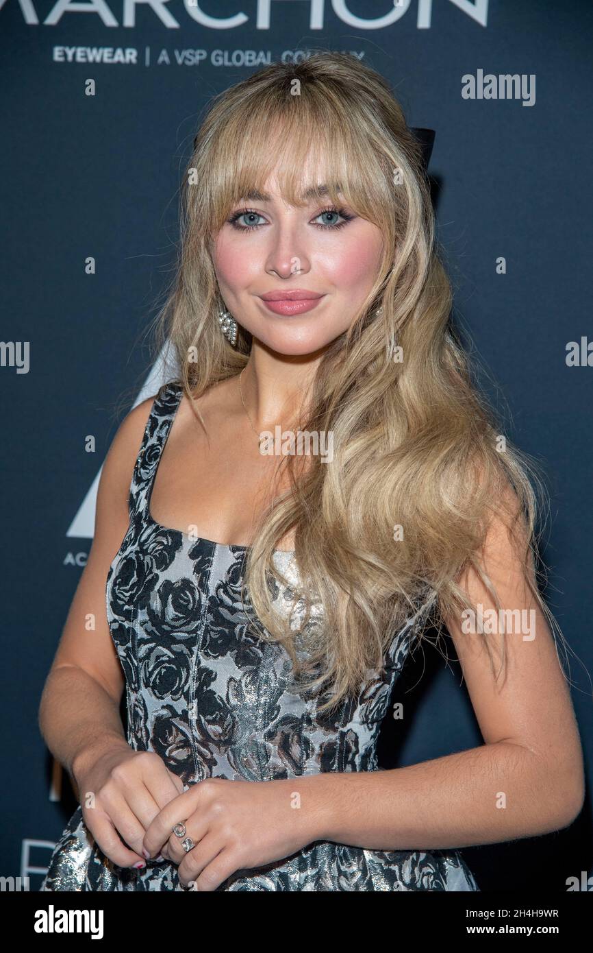 NEW YORK, NY - NOVEMBER 02: Sabrina Carpenter attends the 2021 ACE ...