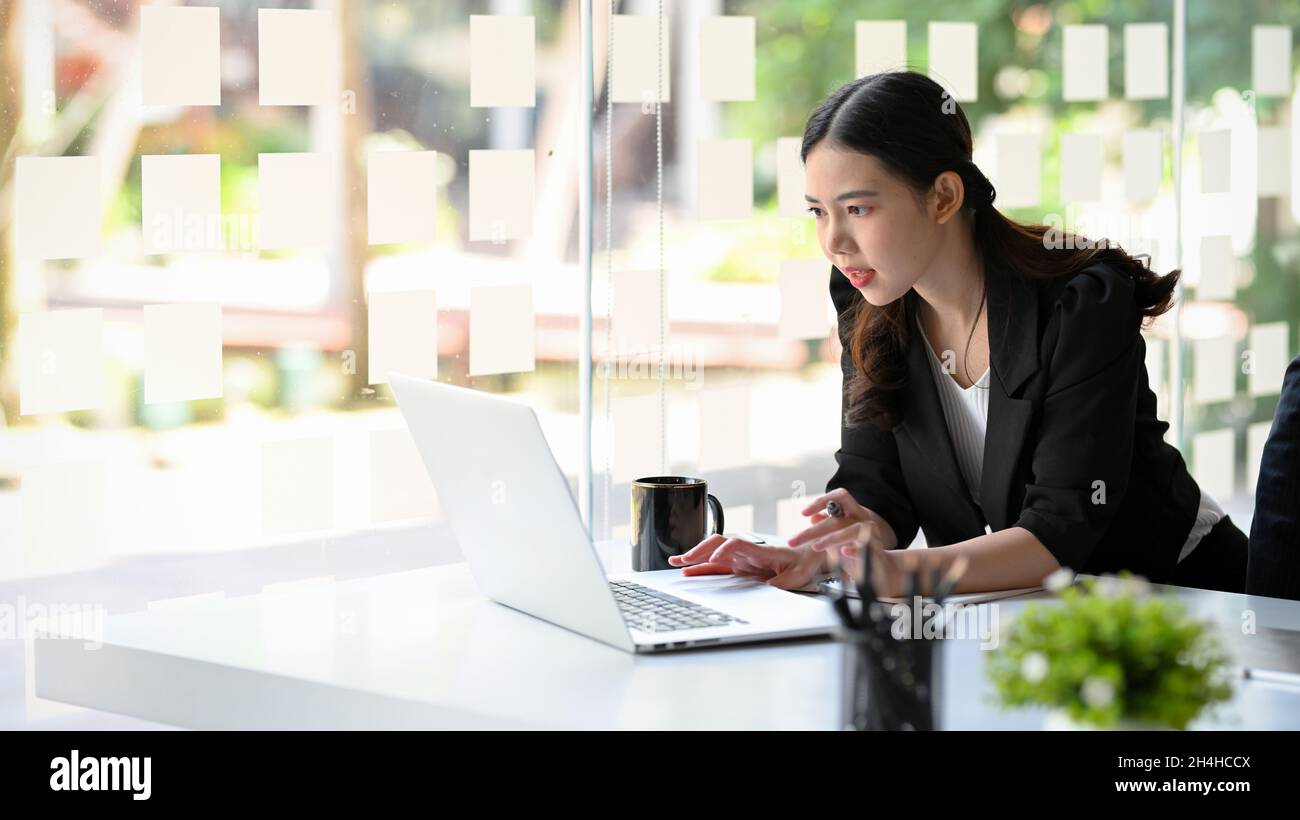 Connect via computer network hi-res stock photography and images - Alamy
