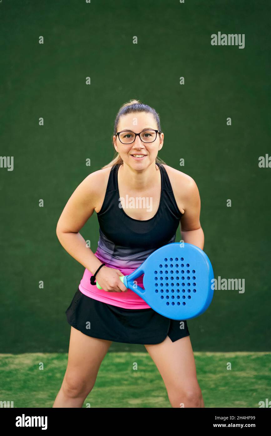 Female padel tennis hi-res stock photography and images - Alamy