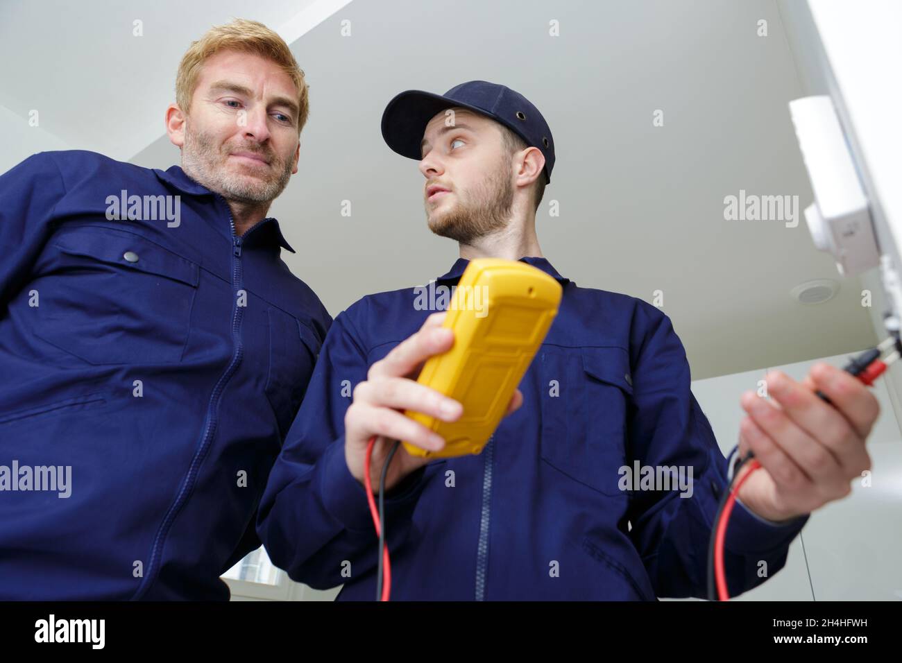 Multi wire probe hi-res stock photography and images - Alamy