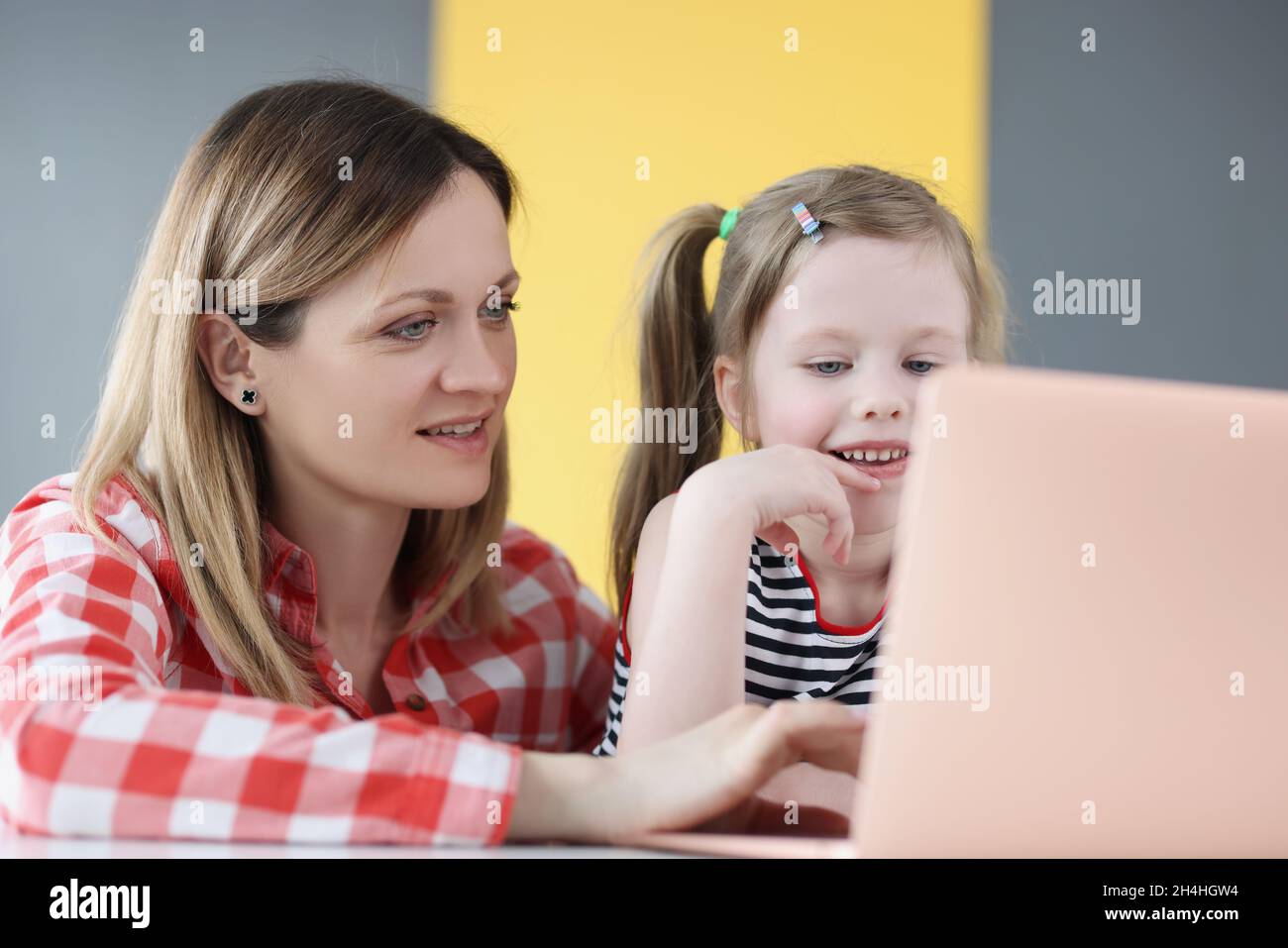 Smiling mum and happy little girl Stock Photo - Alamy
