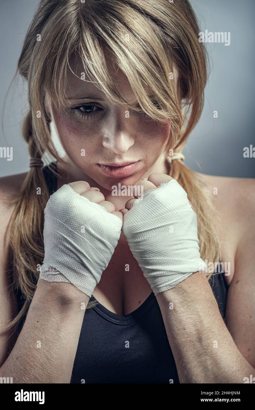 Fighting pose hi-res stock photography and images - Alamy