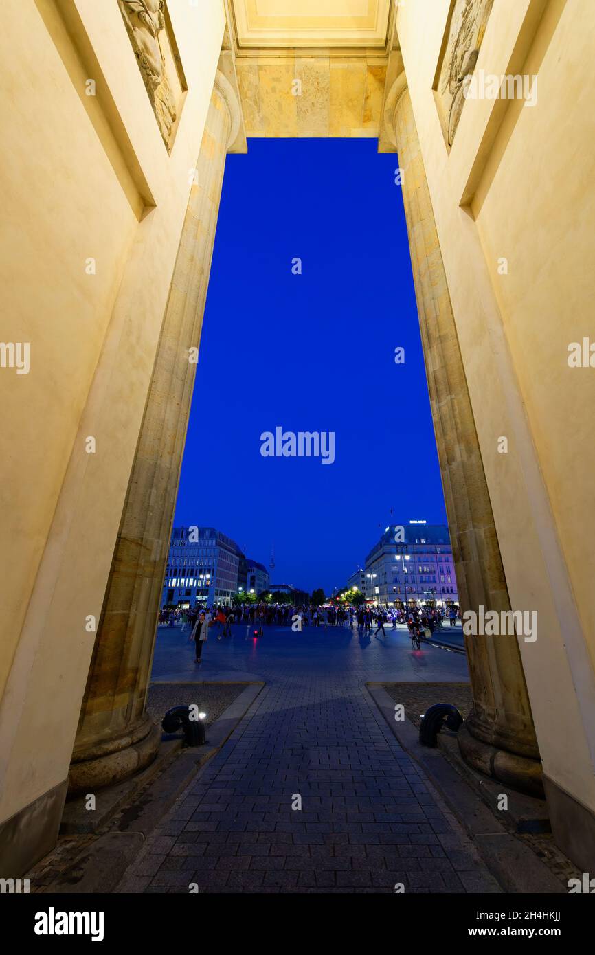 Berlin pariser platz view hi-res stock photography and images - Alamy